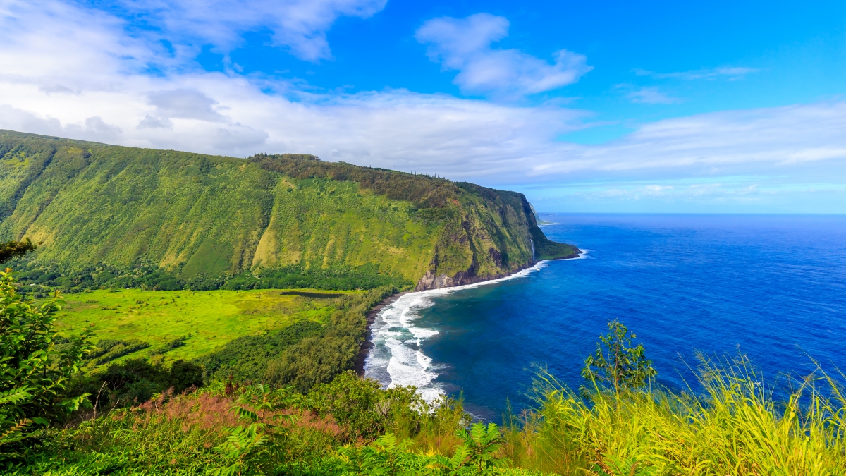 Waipio Valley Lookout - Hawaii Travel Guide