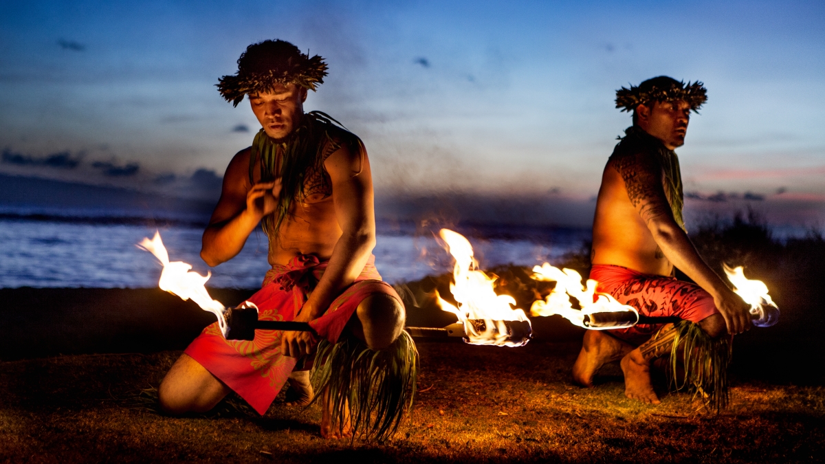 Exploring the Artistry and Tradition of Male Hula Dancers in Hawaii ...