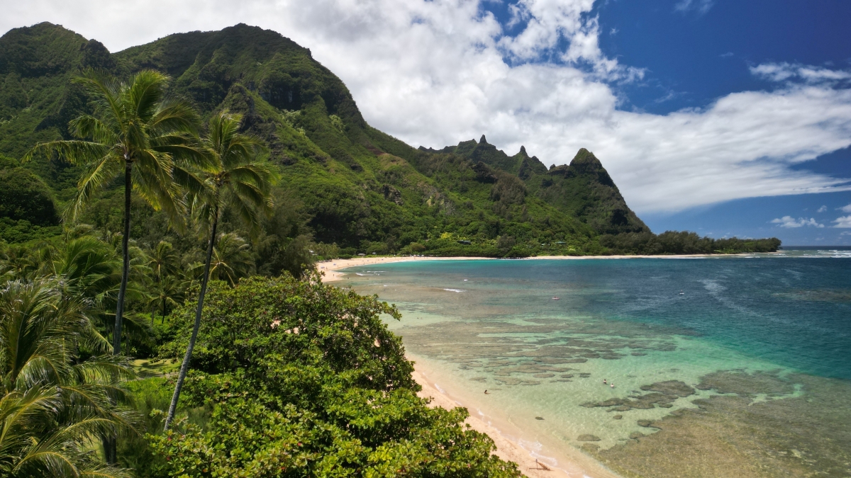 Tunnels Beach - Hawaii Travel Guide