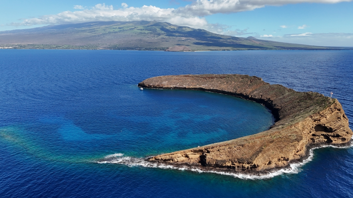 Molokini - Hawaii Travel Guide
