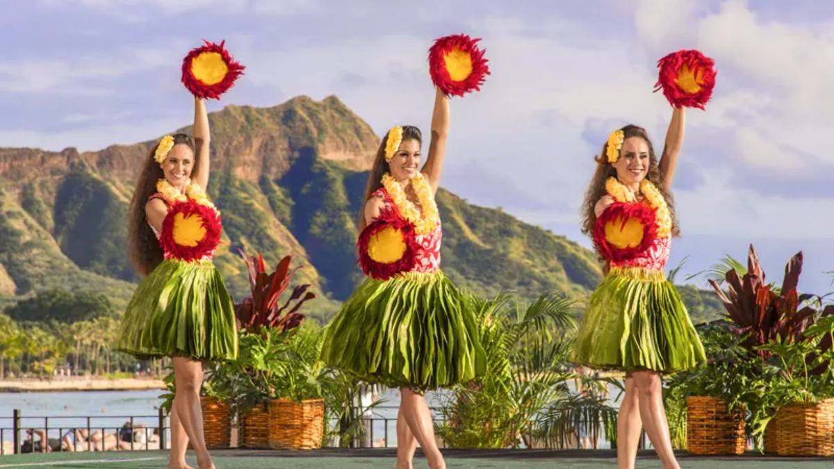 Royal Hawaiian Luau - Hawaii Travel Guide