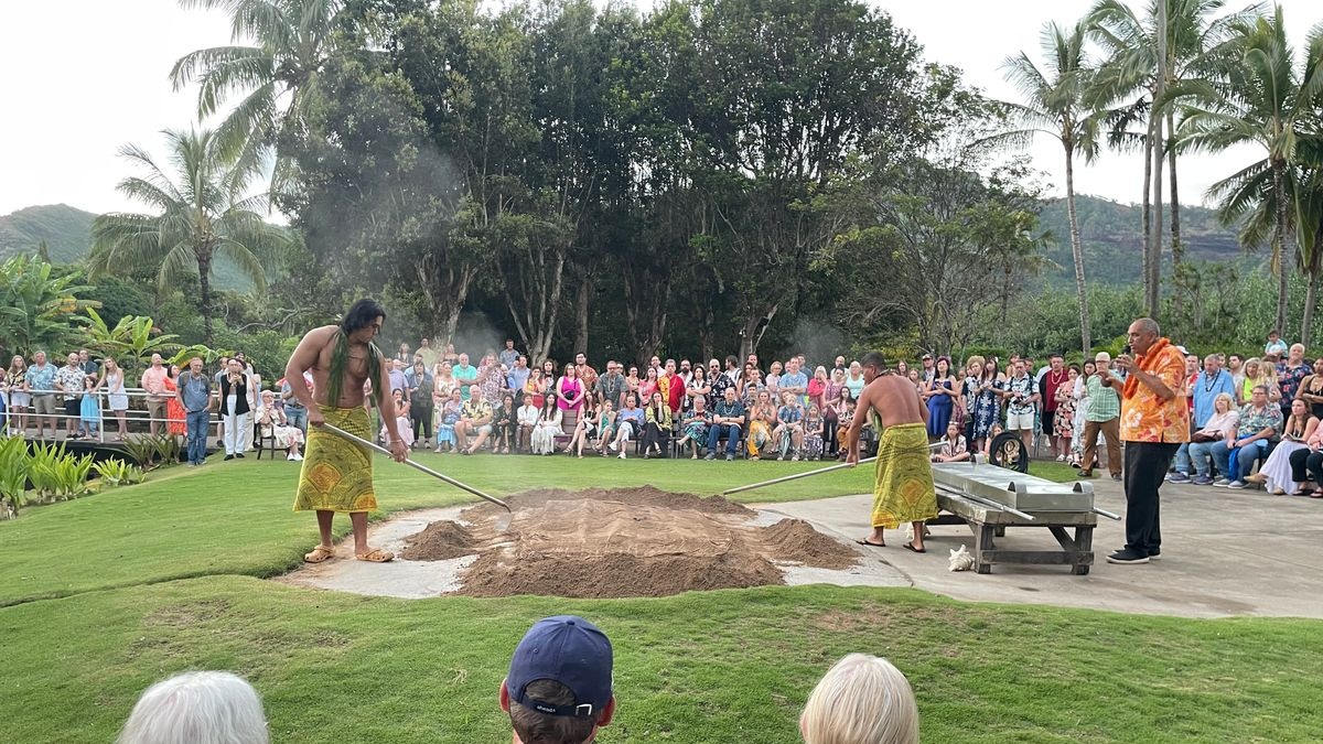 What to Wear to a Kauai Luau: Dress Code & Style Guide - Hawaii Travel ...