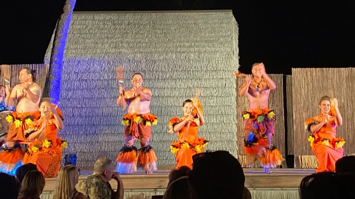 Island Breeze Luau - Hawaii Travel Guide