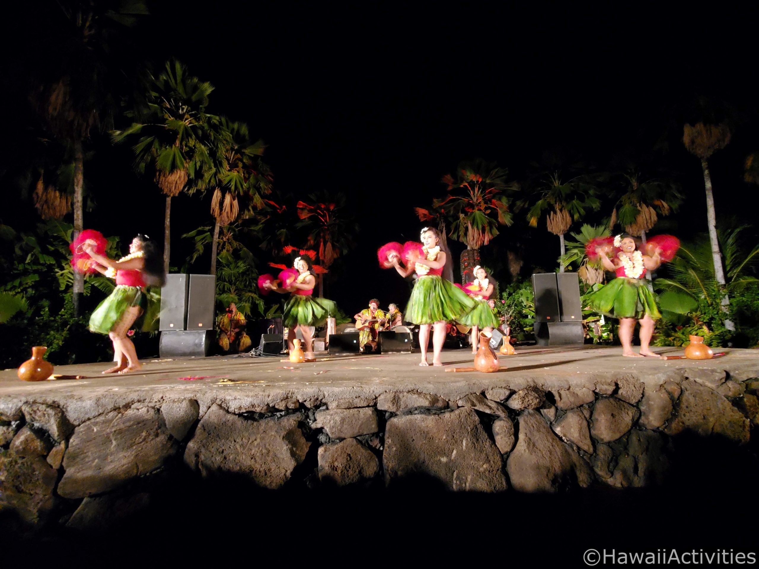 A Fun and Romantic Evening at Chief's Luau - Hawaii Travel Guide