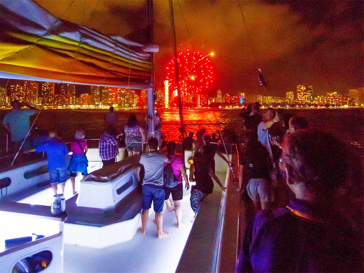 Best Ways to See Waikiki Friday Fireworks - Hawaii Travel Guide